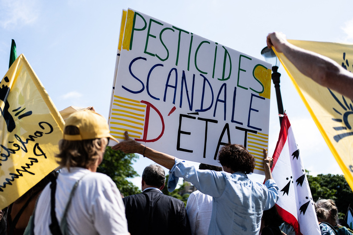 Une décision de justice « historique » met des dizaines de pesticides ...